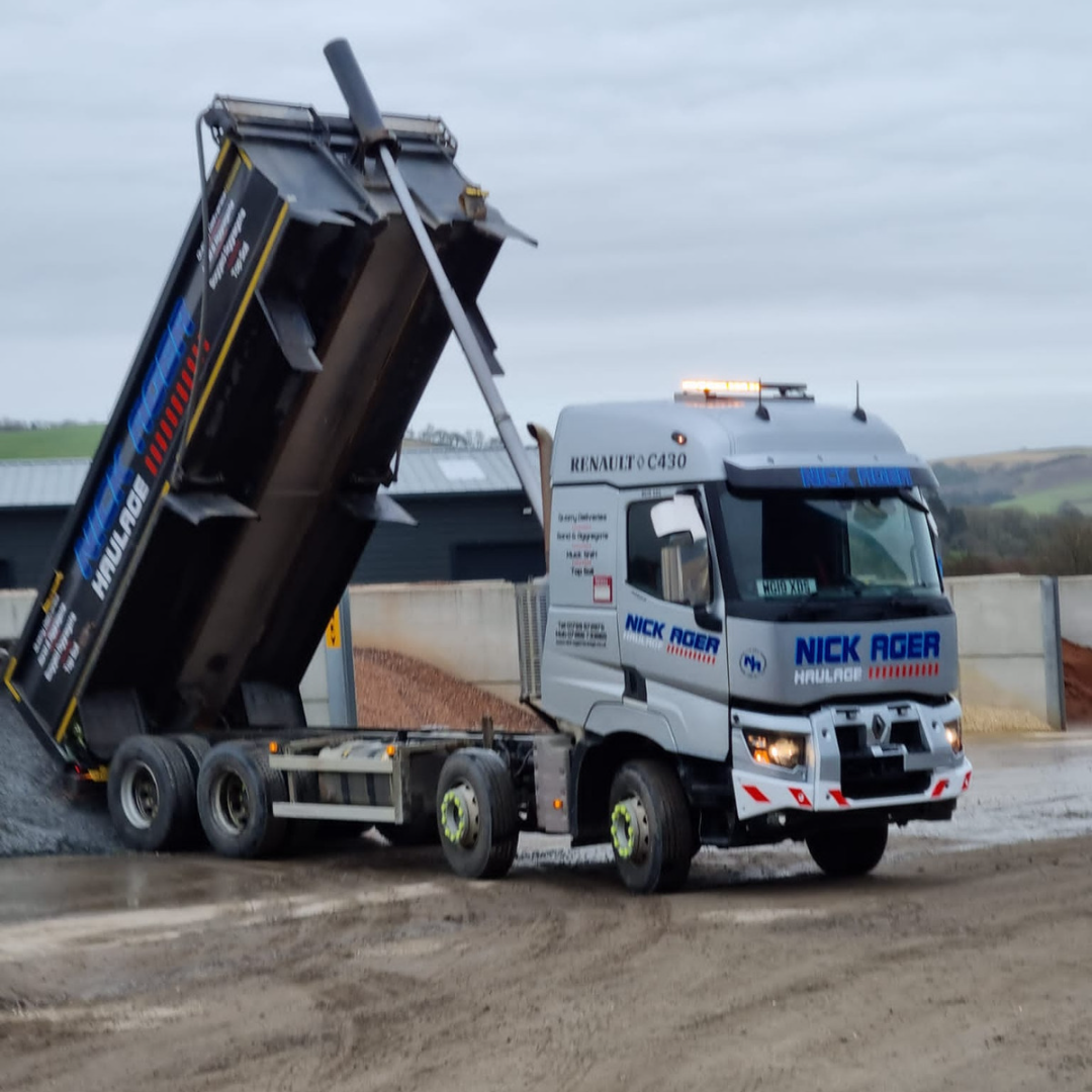 YARD IN ACTION – Haulage, Aggregate and Landscaping supplies