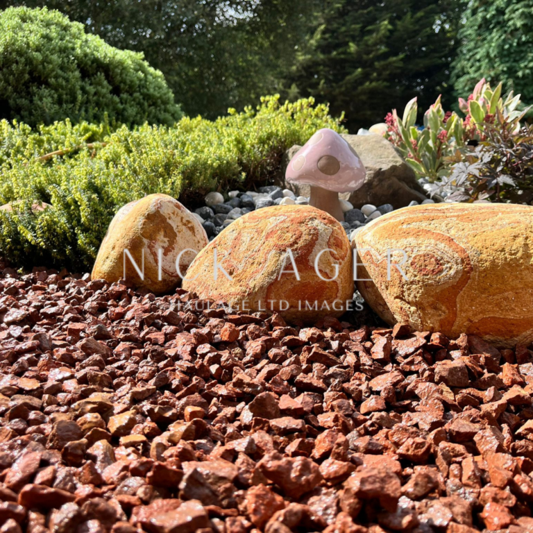 Red Granite 20mm Bulk Bag – Haulage, Aggregate and Landscaping supplies